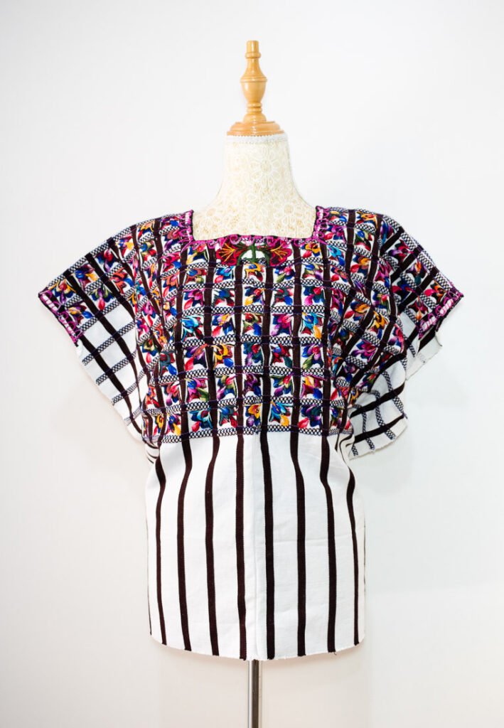 Huipil de diseño Santiago Atitlán, combinado multicolor, Fondo Blanco ...