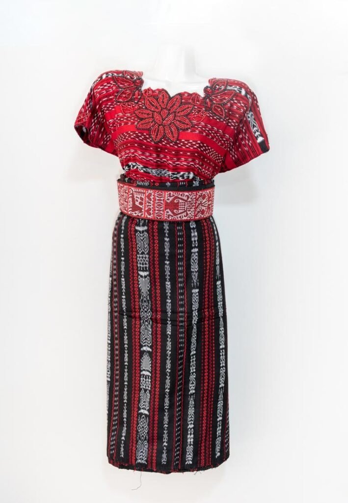 Indumentaria de Totonicapán, Cuello Perlado, Diseño Girasol - miguipil